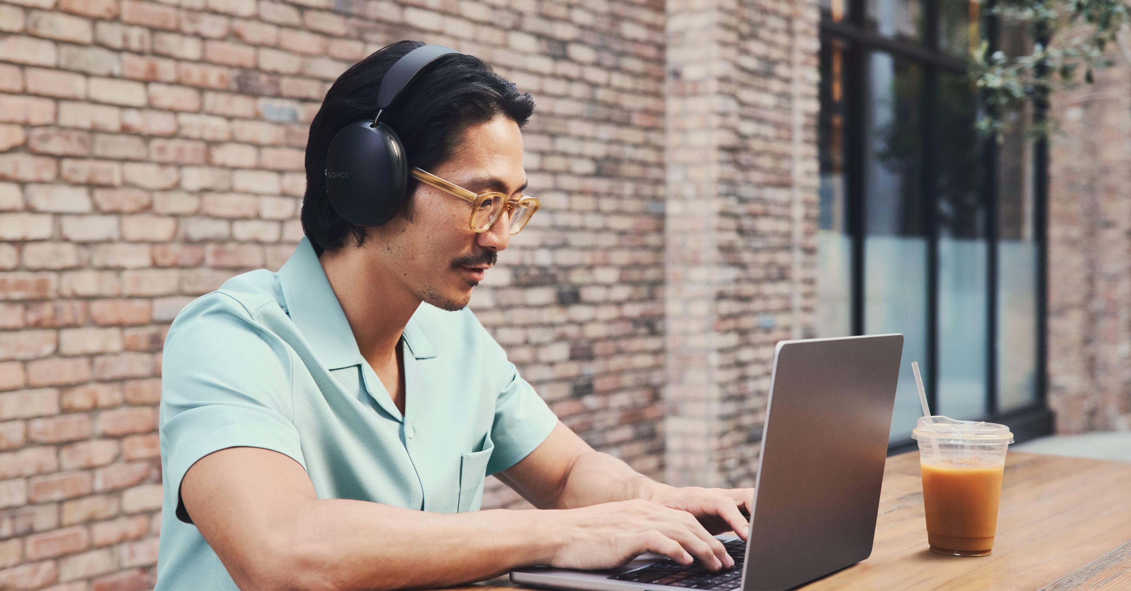 What Is the Bluetooth Range for Speakers and Headphones? | Sonos Blog